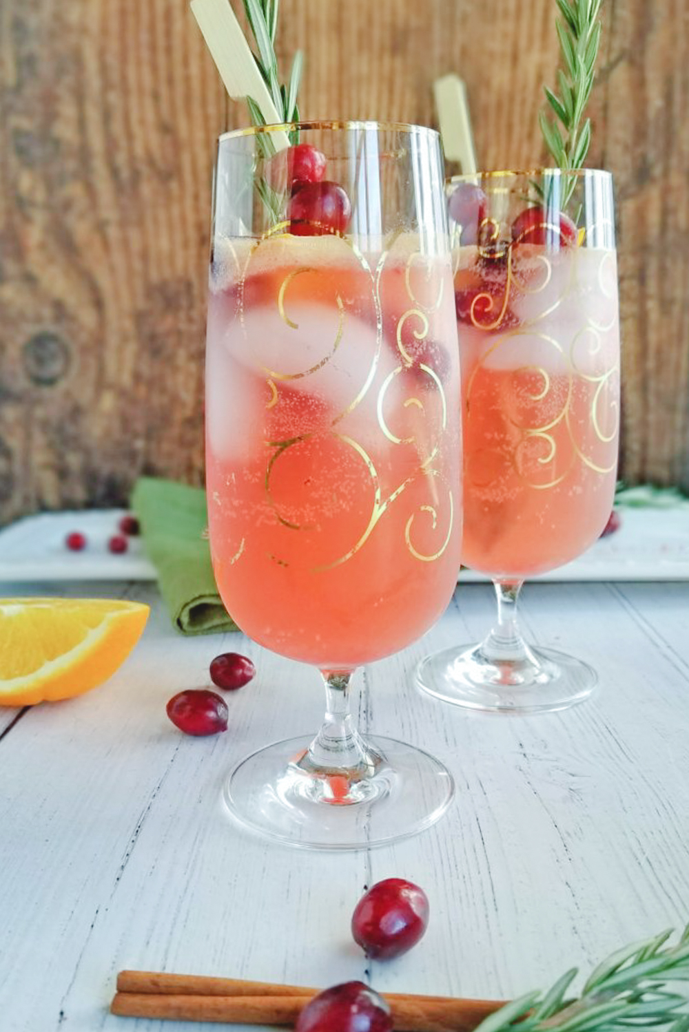 sparkling rosemary, cinnamon & cranberry cocktail - Fork Freedom